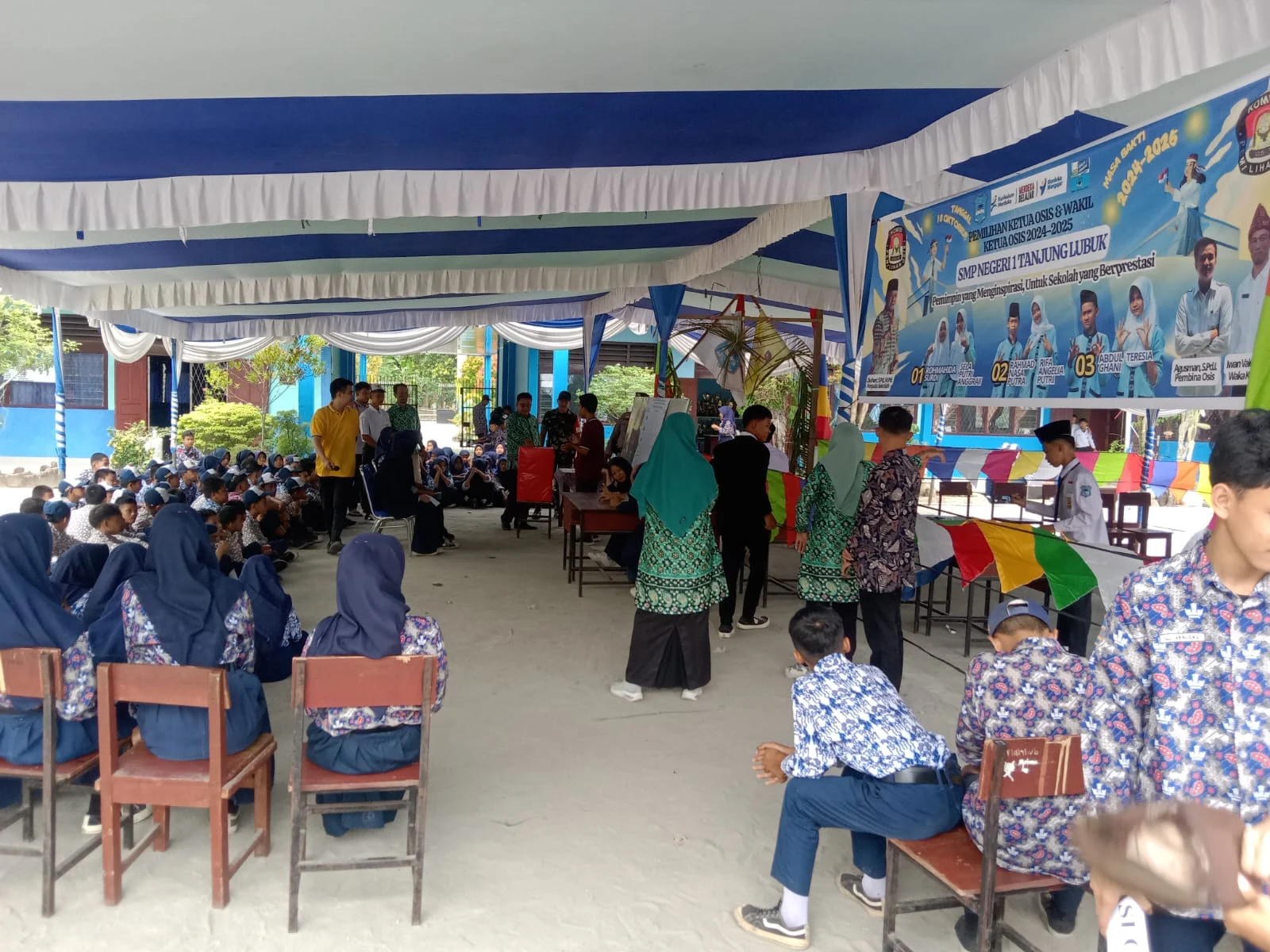 Pemilihan Ketua Organisasi Siswa Intra Sekolah (OSIS) adalah momen ...